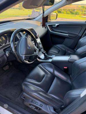 Black Volvo XC60 2016 in Siauliai, with an engine capacity of 2.00 L and mileage of 285 thousand km for 11000 €, photo 7 on AUTOMOTO.COM.LV