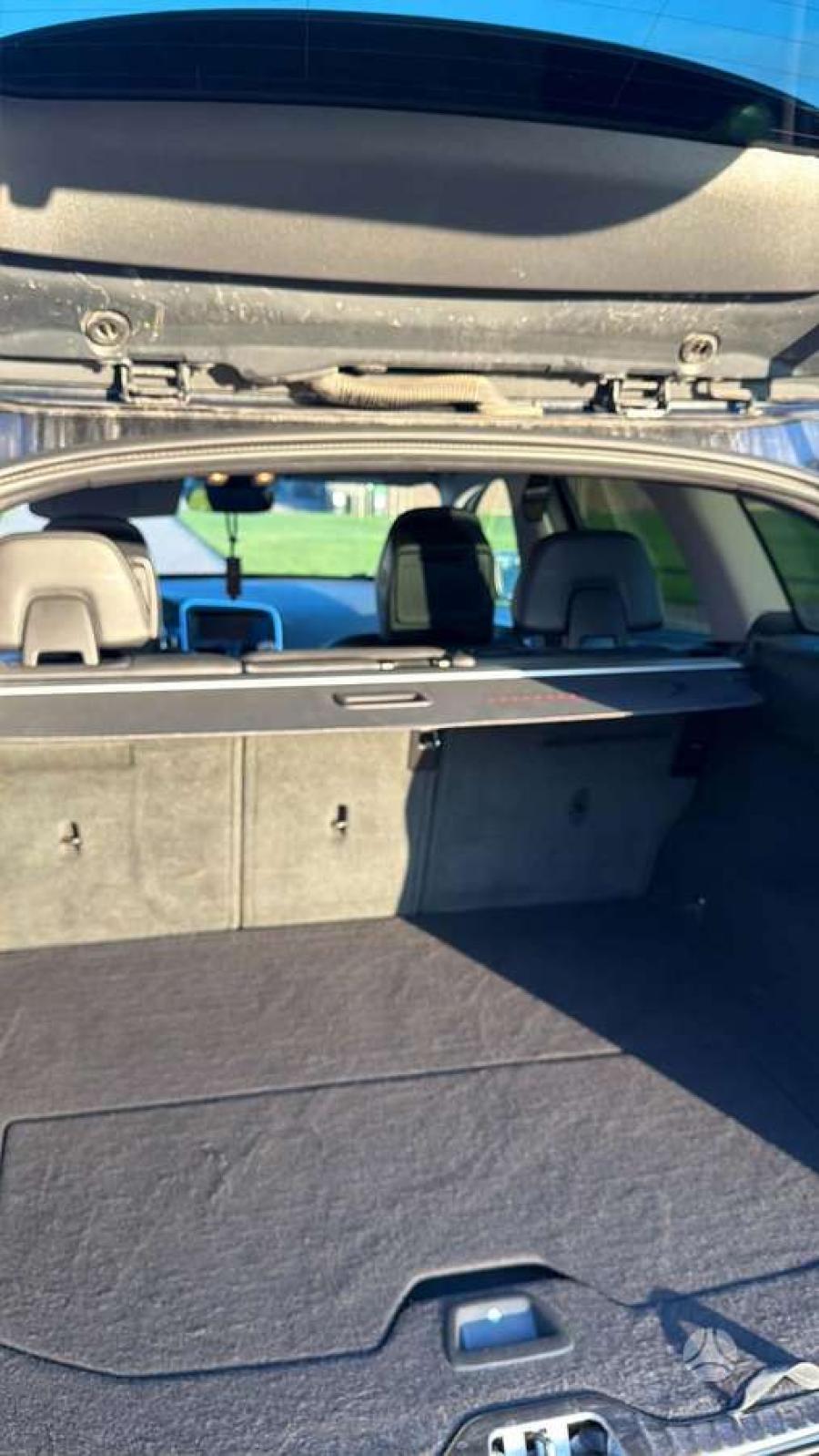 Black Volvo XC60 2016 in Siauliai, with an engine capacity of 2.00 L and mileage of 285 thousand km for 11000 €, photo 14 on AUTOMOTO.COM.LV