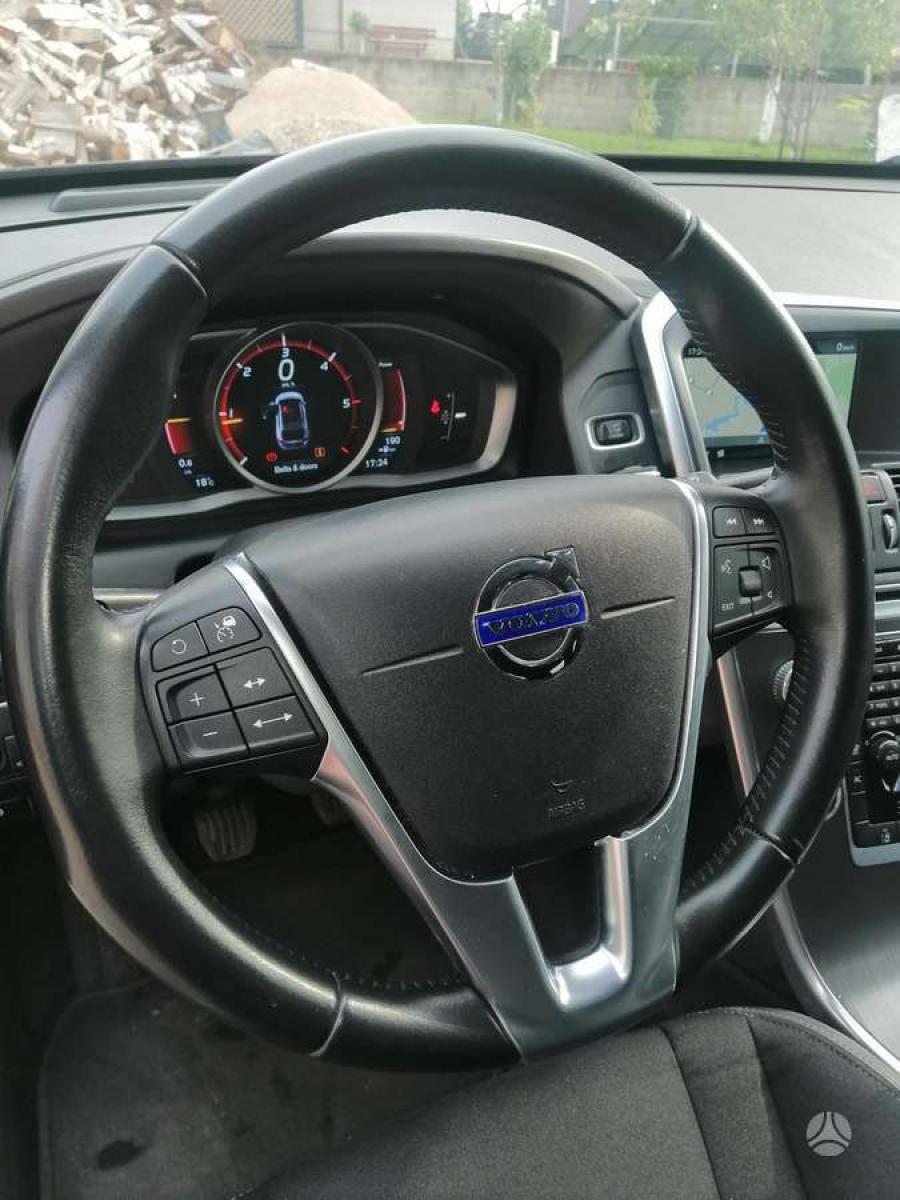 Melns Volvo XC60 2016 Plungė, ar dzinēja tilpumu 2.00 L un nobraukumu 341 tūkst. km par 11200 €, foto 9 vietnē AUTOMOTO.COM.LV
