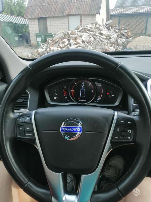 Melns Volvo XC60 2016 Plungė, ar dzinēja tilpumu 2.00 L un nobraukumu 341 tūkst. km par 11200 €, foto 11 vietnē AUTOMOTO.COM.LV