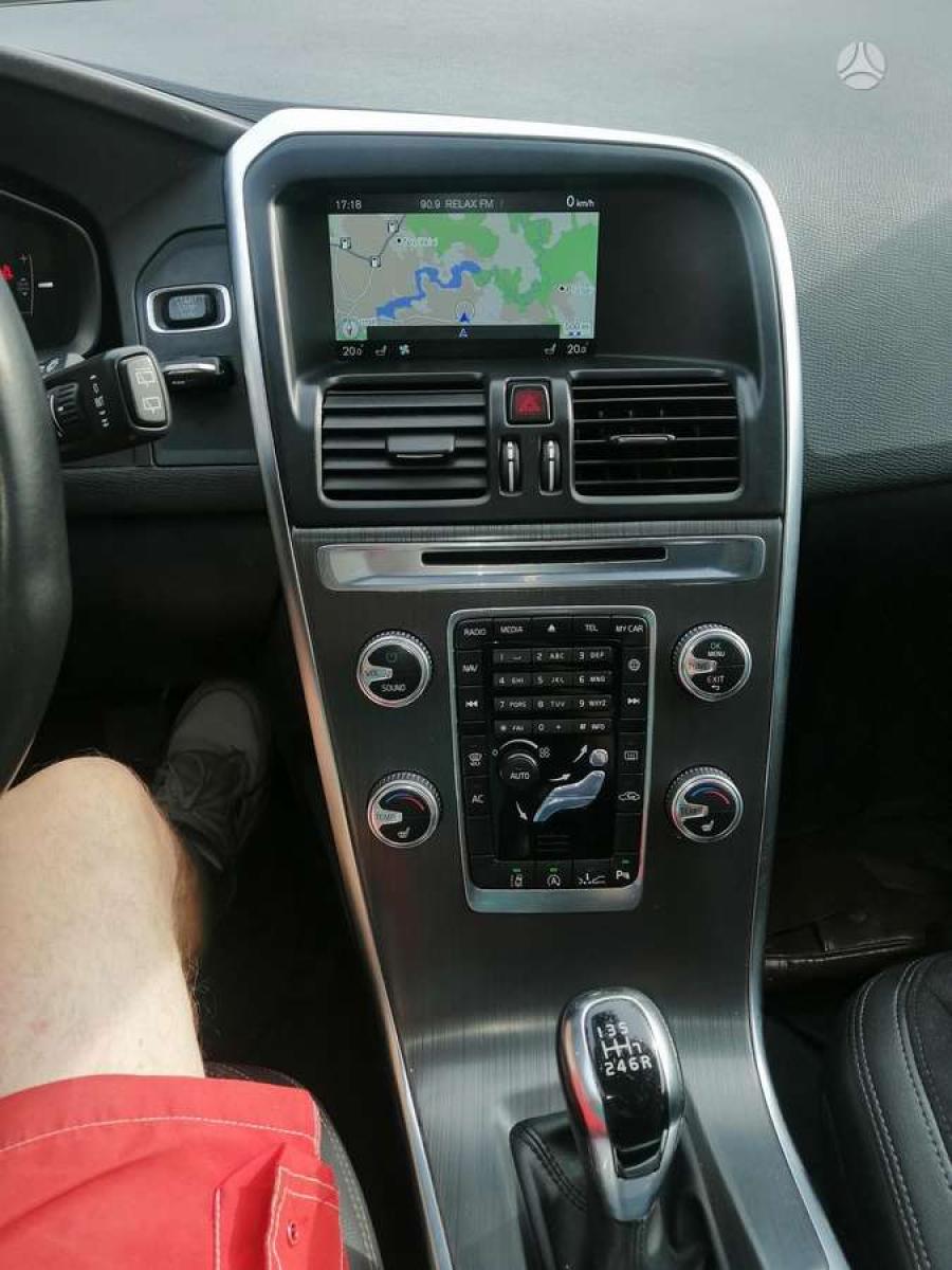 Melns Volvo XC60 2016 Plungė, ar dzinēja tilpumu 2.00 L un nobraukumu 341 tūkst. km par 11200 €, foto 12 vietnē AUTOMOTO.COM.LV