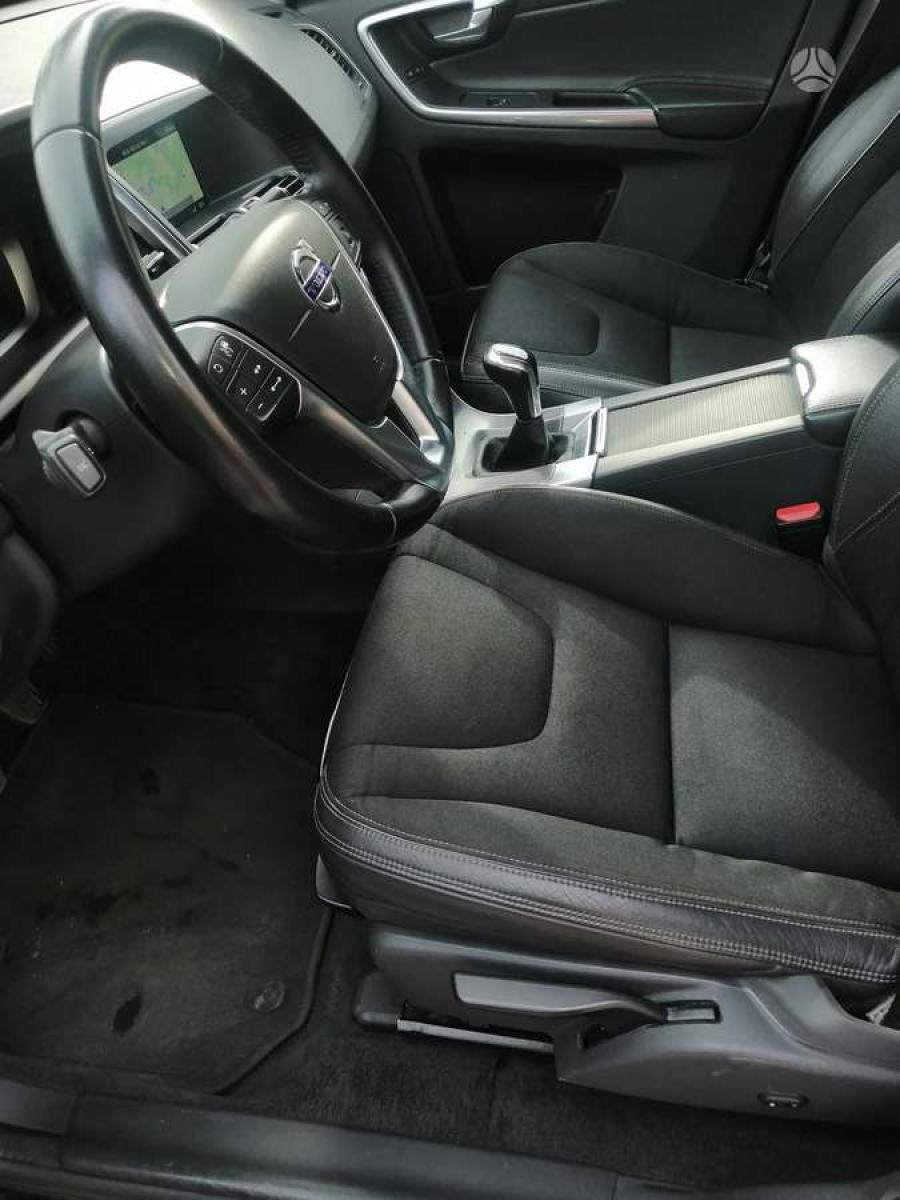 Melns Volvo XC60 2016 Plungė, ar dzinēja tilpumu 2.00 L un nobraukumu 341 tūkst. km par 11200 €, foto 15 vietnē AUTOMOTO.COM.LV
