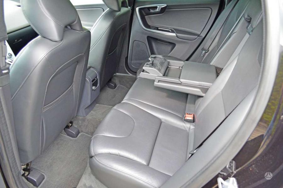 Black Volvo XC60 2016 in Vilnius, with an engine capacity of 2.00 L and mileage of 168 thousand km for 13950 €, photo 10 on AUTOMOTO.COM.LV