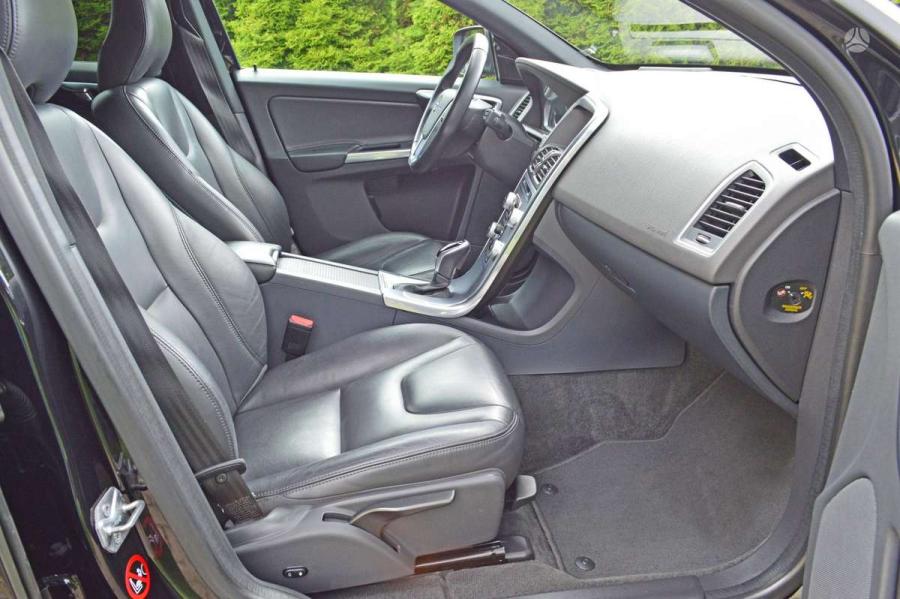 Black Volvo XC60 2016 in Vilnius, with an engine capacity of 2.00 L and mileage of 168 thousand km for 13950 €, photo 13 on AUTOMOTO.COM.LV