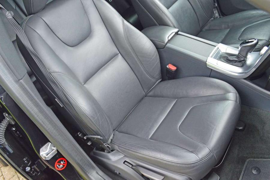 Black Volvo XC60 2016 in Vilnius, with an engine capacity of 2.00 L and mileage of 168 thousand km for 13950 €, photo 14 on AUTOMOTO.COM.LV