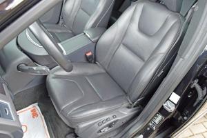 Black Volvo XC60 2016 in Vilnius, with an engine capacity of 2.00 L and mileage of 168 thousand km for 13950 €, photo 17 on AUTOMOTO.COM.LV