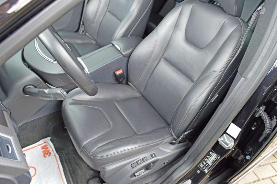 Black Volvo XC60 2016 in Vilnius, with an engine capacity of 2.00 L and mileage of 168 thousand km for 13950 €, photo 17 on AUTOMOTO.COM.LV
