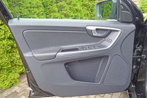 Black Volvo XC60 2016 in Vilnius, with an engine capacity of 2.00 L and mileage of 168 thousand km for 13950 €, photo 18 on AUTOMOTO.COM.LV