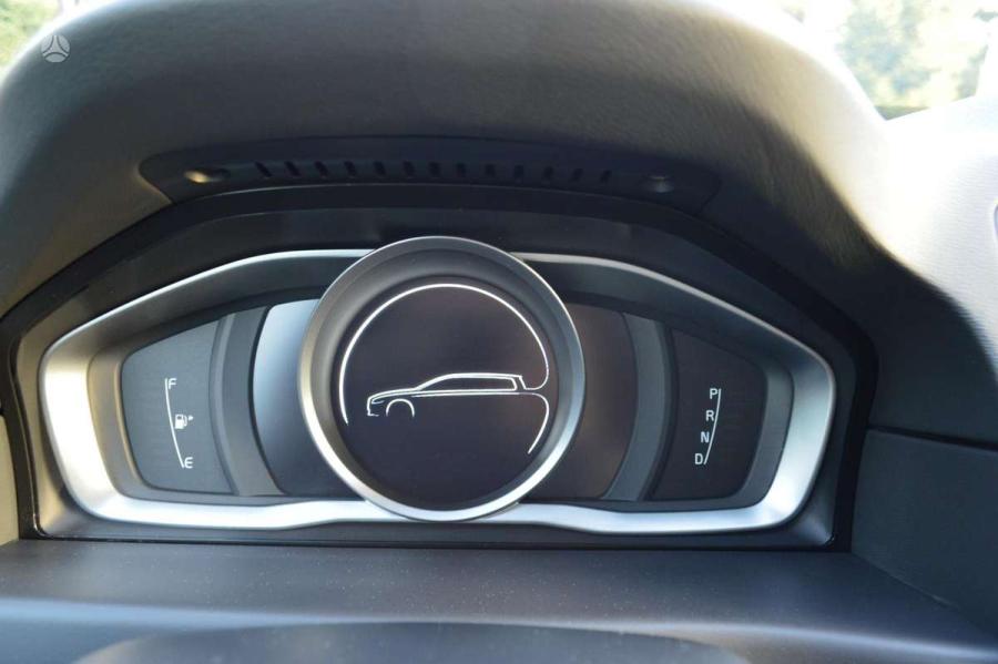 Black Volvo XC60 2016 in Vilnius, with an engine capacity of 2.00 L and mileage of 168 thousand km for 13950 €, photo 22 on AUTOMOTO.COM.LV