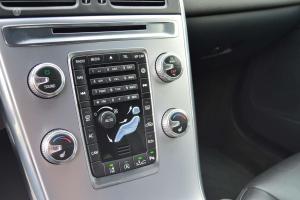 Black Volvo XC60 2016 in Vilnius, with an engine capacity of 2.00 L and mileage of 168 thousand km for 13950 €, photo 26 on AUTOMOTO.COM.LV