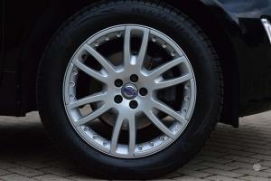 Black Volvo XC60 2016 in Vilnius, with an engine capacity of 2.00 L and mileage of 168 thousand km for 13950 €, photo 38 on AUTOMOTO.COM.LV