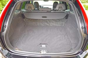 Black Volvo XC60 2016 in Vilnius, with an engine capacity of 2.00 L and mileage of 168 thousand km for 13950 €, photo 41 on AUTOMOTO.COM.LV