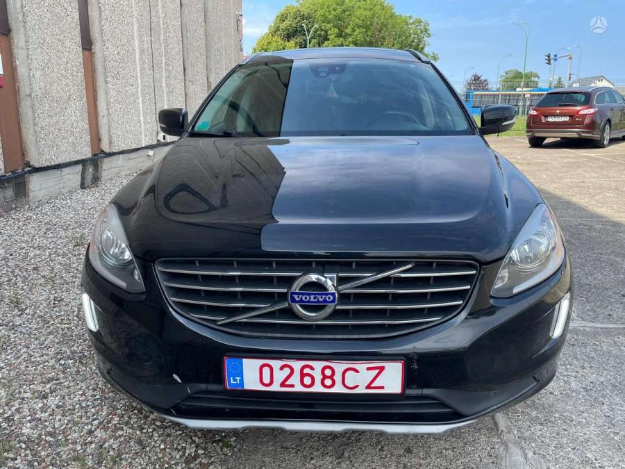 Black Volvo XC60 2016 in Klaipeda, with an engine capacity of 2.50 L and mileage of 240 thousand km for 12900 €, photo 3 on AUTOMOTO.COM.LV