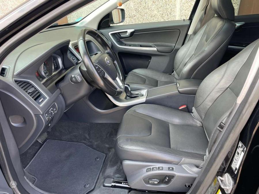 Black Volvo XC60 2016 in Klaipeda, with an engine capacity of 2.50 L and mileage of 240 thousand km for 12900 €, photo 8 on AUTOMOTO.COM.LV