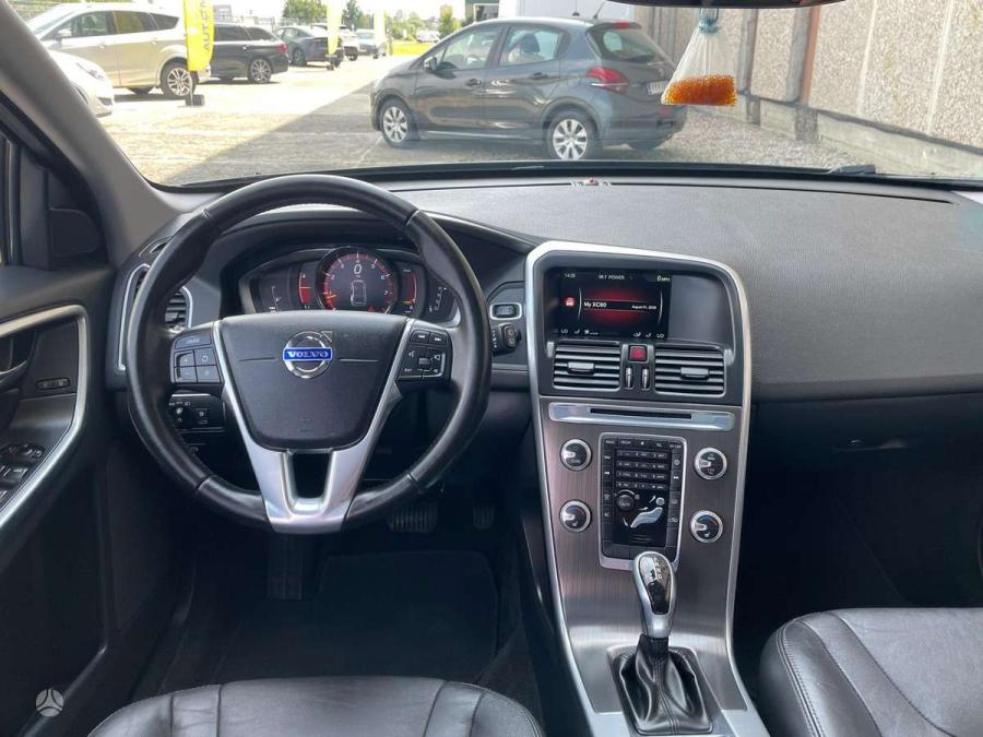 Black Volvo XC60 2016 in Klaipeda, with an engine capacity of 2.50 L and mileage of 240 thousand km for 12900 €, photo 9 on AUTOMOTO.COM.LV