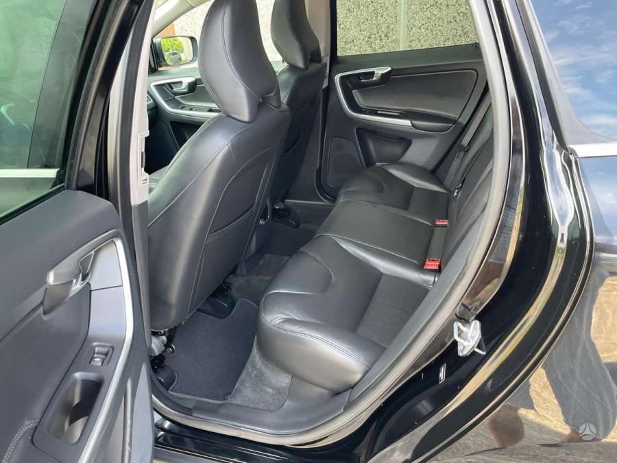 Black Volvo XC60 2016 in Klaipeda, with an engine capacity of 2.50 L and mileage of 240 thousand km for 12900 €, photo 12 on AUTOMOTO.COM.LV