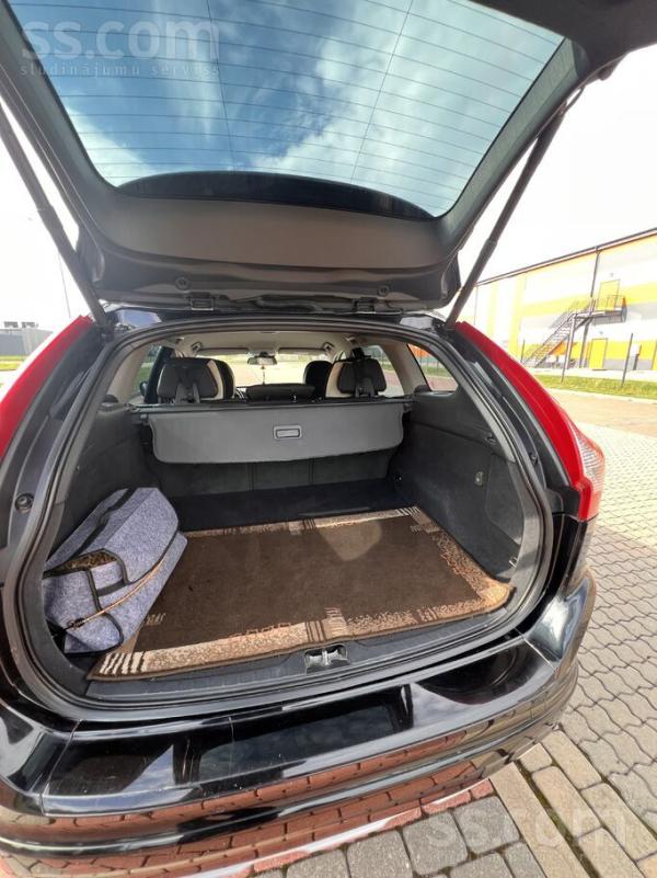 Volvo XC60 2016 in Riga on AUTOMOTO.COM.LV Black Volvo XC60 2016 in Riga, with an engine capacity of 2.40 L and mileage of 208 thousand km for 14200 €, photo 6 on AUTOMOTO.COM.LV