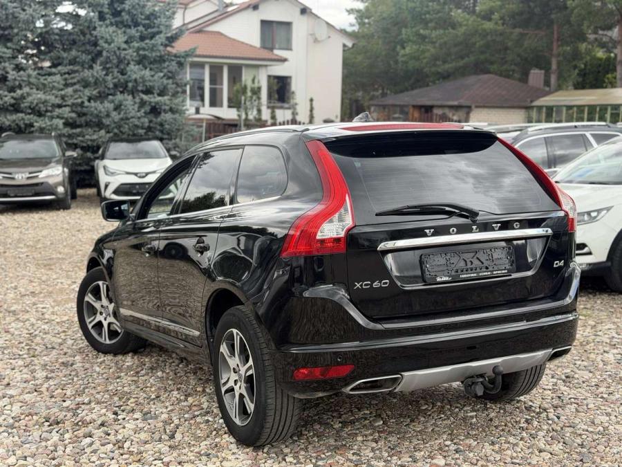 Black Volvo XC60 2016 in Utena, with an engine capacity of 1.97 L and mileage of 280 thousand km for 7990 €, photo 4 on AUTOMOTO.COM.LV