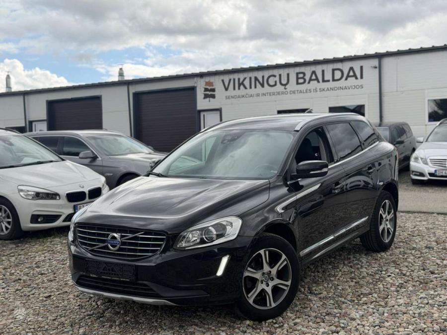 Black Volvo XC60 2016 in Utena, with an engine capacity of 1.97 L and mileage of 280 thousand km for 7990 €, photo 5 on AUTOMOTO.COM.LV