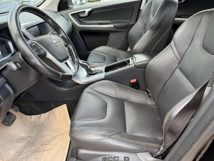 Black Volvo XC60 2016 in Utena, with an engine capacity of 1.97 L and mileage of 280 thousand km for 7990 €, photo 6 on AUTOMOTO.COM.LV