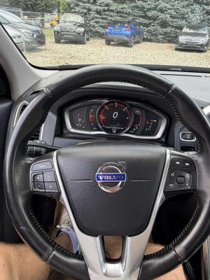 Black Volvo XC60 2016 in Utena, with an engine capacity of 1.97 L and mileage of 280 thousand km for 7990 €, photo 9 on AUTOMOTO.COM.LV