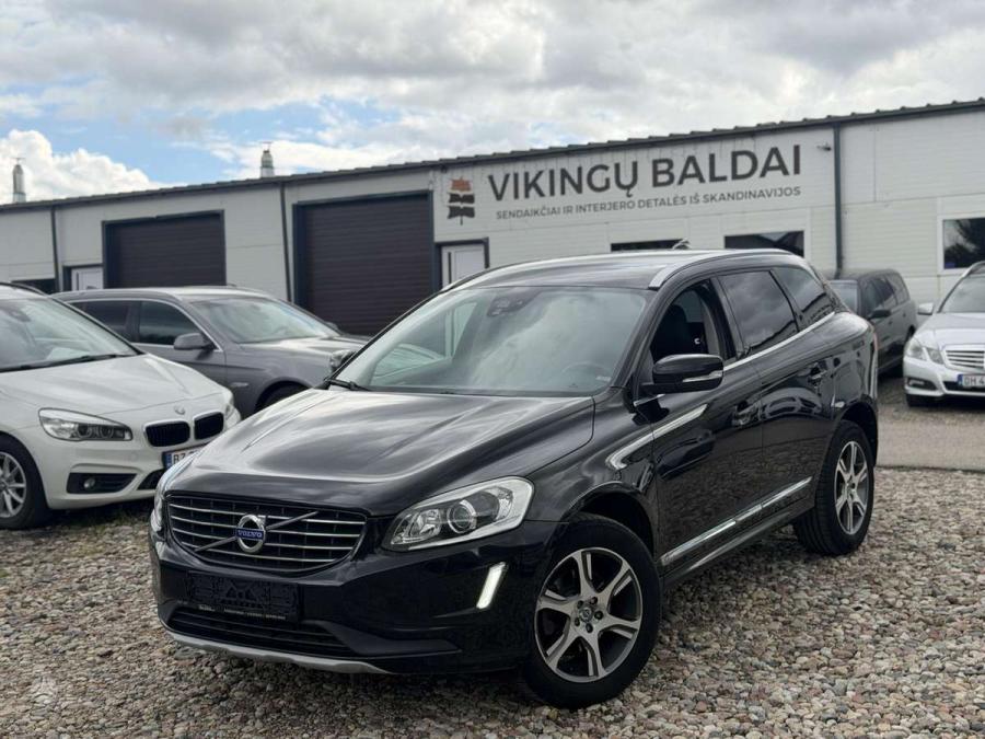 Black Volvo XC60 2016 in Utena, with an engine capacity of 1.97 L and mileage of 280 thousand km for 7990 €, photo 5 on AUTOMOTO.COM.LV