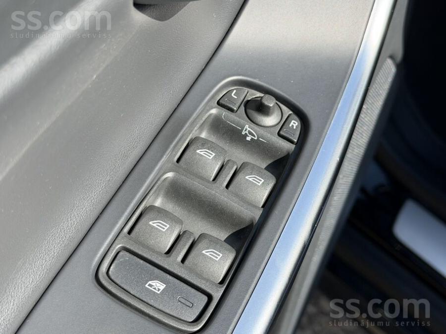 Melns Volvo XC60 2016 Rīga, ar dzinēja tilpumu 2.00 L un nobraukumu 289 tūkst. km par 11900 €, foto 7 vietnē AUTOMOTO.COM.LV
