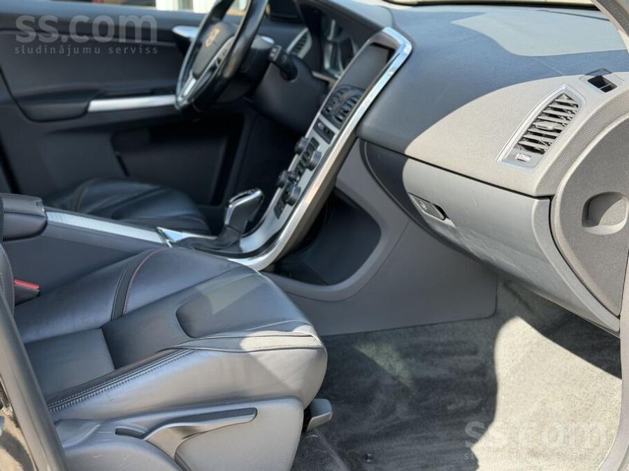 Melns Volvo XC60 2016 Rīga, ar dzinēja tilpumu 2.00 L un nobraukumu 289 tūkst. km par 11900 €, foto 13 vietnē AUTOMOTO.COM.LV