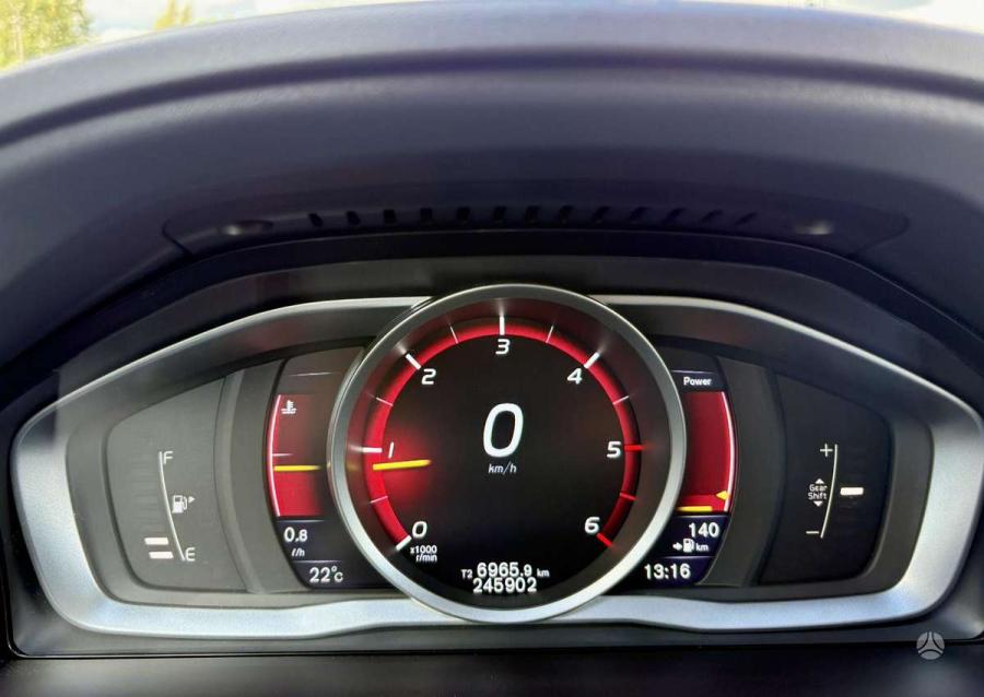 Melns Volvo XC60 2016 Panevēža, ar dzinēja tilpumu 1.97 L un nobraukumu 246 tūkst. km par 10500 €, foto 16 vietnē AUTOMOTO.COM.LV