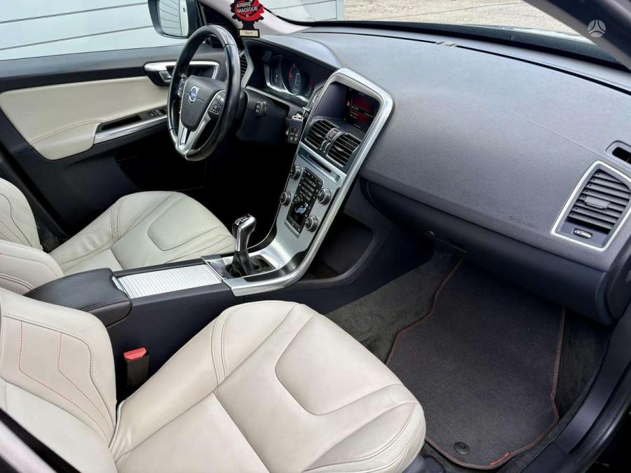 Melns Volvo XC60 2016 Panevēža, ar dzinēja tilpumu 1.97 L un nobraukumu 246 tūkst. km par 10500 €, foto 19 vietnē AUTOMOTO.COM.LV