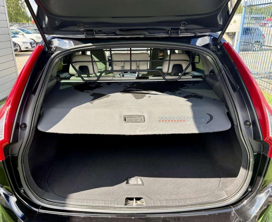 Melns Volvo XC60 2016 Panevēža, ar dzinēja tilpumu 1.97 L un nobraukumu 246 tūkst. km par 10500 €, foto 23 vietnē AUTOMOTO.COM.LV