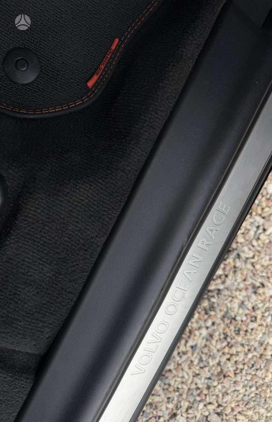 Melns Volvo XC60 2016 Kauņa, ar dzinēja tilpumu 1.97 L un nobraukumu 254 tūkst. km par 11200 €, foto 24 vietnē AUTOMOTO.COM.LV
