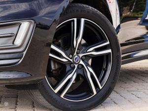 Black Volvo XC60 2016 in Taurage, with an engine capacity of 2.40 L and mileage of 224 thousand km for 13990 €, photo 4 on AUTOMOTO.COM.LV