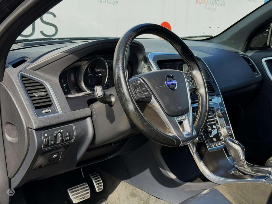 Black Volvo XC60 2016 in Taurage, with an engine capacity of 2.40 L and mileage of 224 thousand km for 13990 €, photo 15 on AUTOMOTO.COM.LV