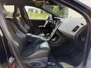 Black Volvo XC60 2016 in Taurage, with an engine capacity of 2.40 L and mileage of 224 thousand km for 13990 €, photo 17 on AUTOMOTO.COM.LV