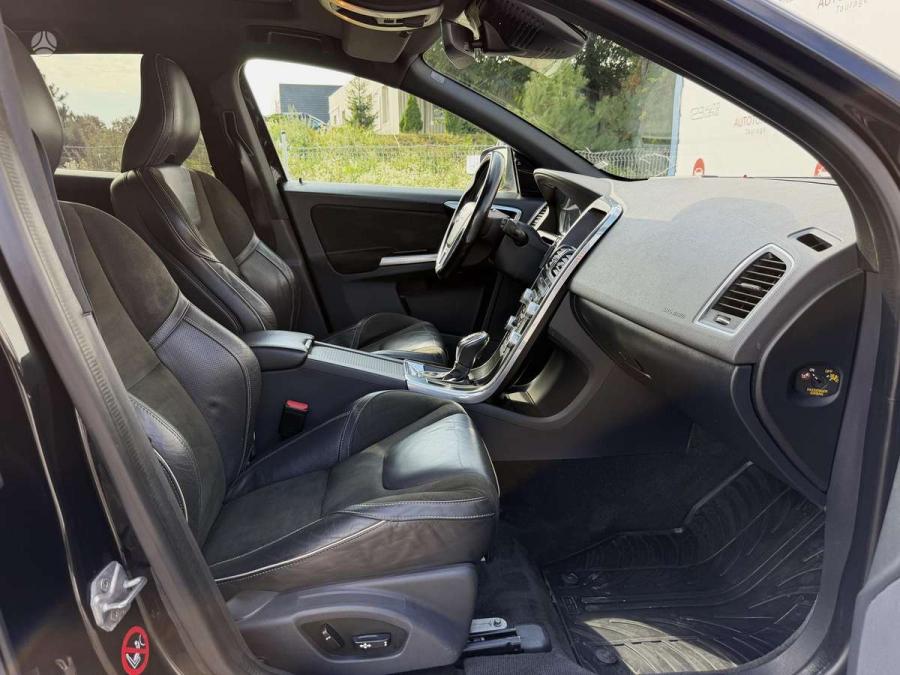 Black Volvo XC60 2016 in Taurage, with an engine capacity of 2.40 L and mileage of 224 thousand km for 13990 €, photo 17 on AUTOMOTO.COM.LV