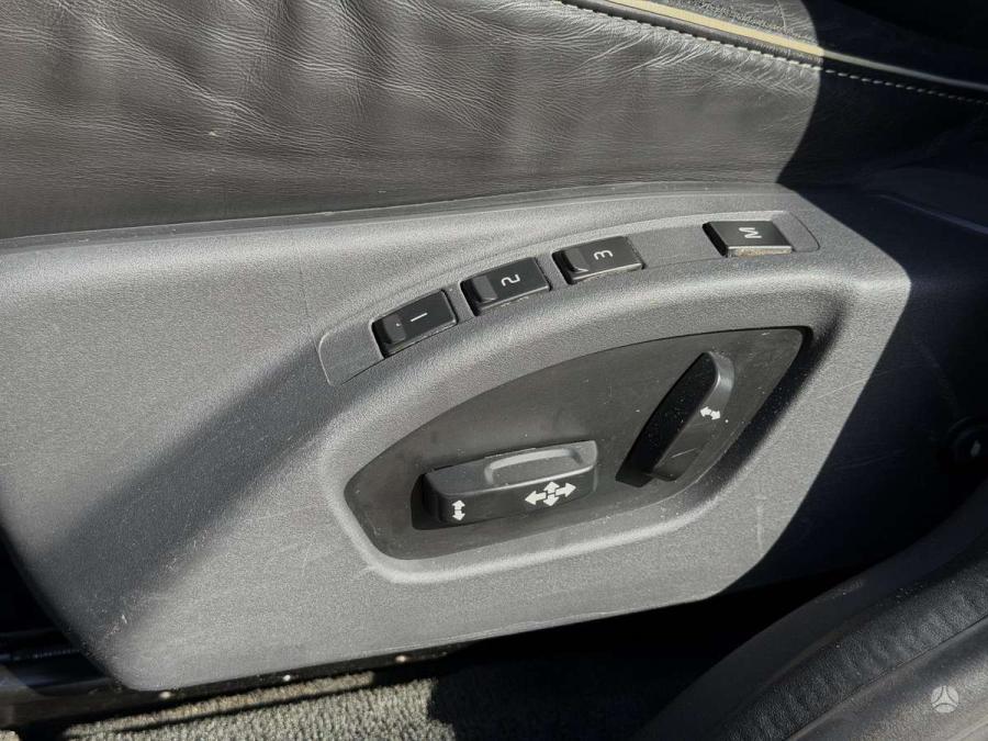 Black Volvo XC60 2016 in Taurage, with an engine capacity of 2.40 L and mileage of 224 thousand km for 13990 €, photo 30 on AUTOMOTO.COM.LV