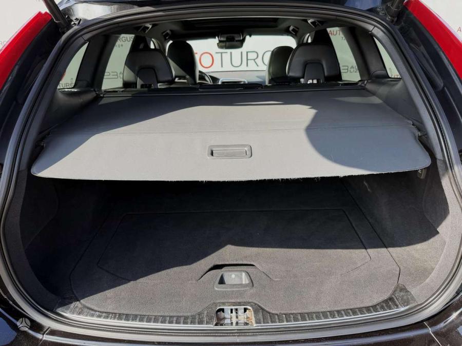 Black Volvo XC60 2016 in Taurage, with an engine capacity of 2.40 L and mileage of 224 thousand km for 13990 €, photo 32 on AUTOMOTO.COM.LV