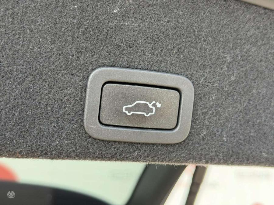 Black Volvo XC60 2016 in Taurage, with an engine capacity of 2.40 L and mileage of 224 thousand km for 13990 €, photo 33 on AUTOMOTO.COM.LV