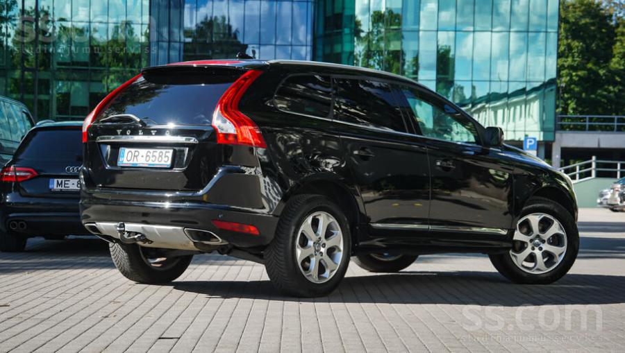 Black Volvo XC60 2016 in Riga, with an engine capacity of 2.00 L and mileage of 238 thousand km for 11450 €, photo 6 on AUTOMOTO.COM.LV