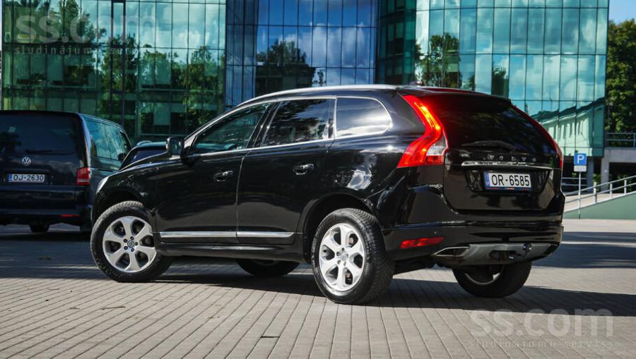 Black Volvo XC60 2016 in Riga, with an engine capacity of 2.00 L and mileage of 238 thousand km for 11450 €, photo 8 on AUTOMOTO.COM.LV