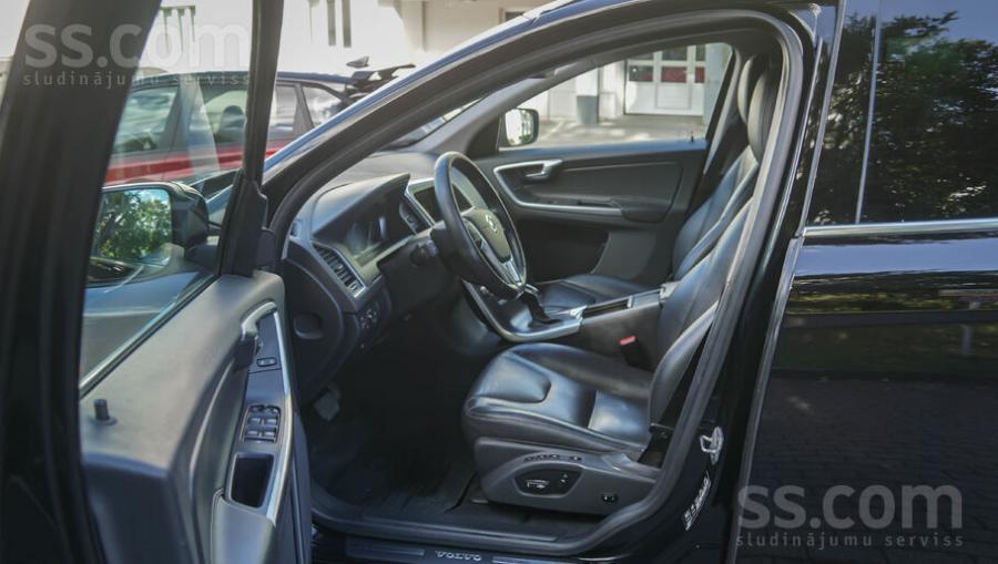 Black Volvo XC60 2016 in Riga, with an engine capacity of 2.00 L and mileage of 238 thousand km for 11450 €, photo 10 on AUTOMOTO.COM.LV