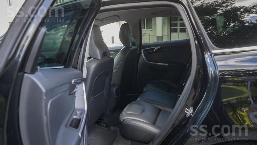 Black Volvo XC60 2016 in Riga, with an engine capacity of 2.00 L and mileage of 238 thousand km for 11450 €, photo 12 on AUTOMOTO.COM.LV