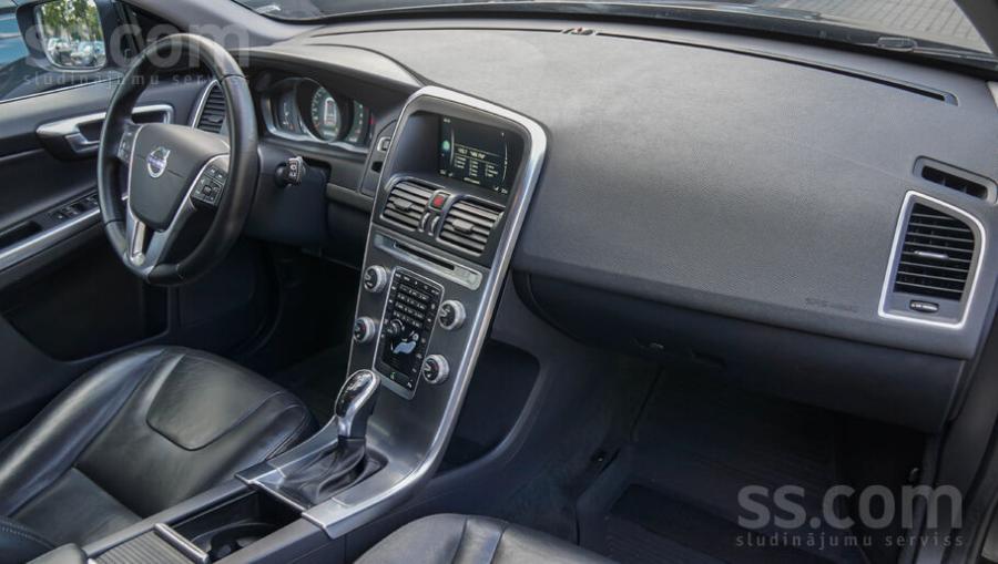 Black Volvo XC60 2016 in Riga, with an engine capacity of 2.00 L and mileage of 238 thousand km for 11450 €, photo 16 on AUTOMOTO.COM.LV
