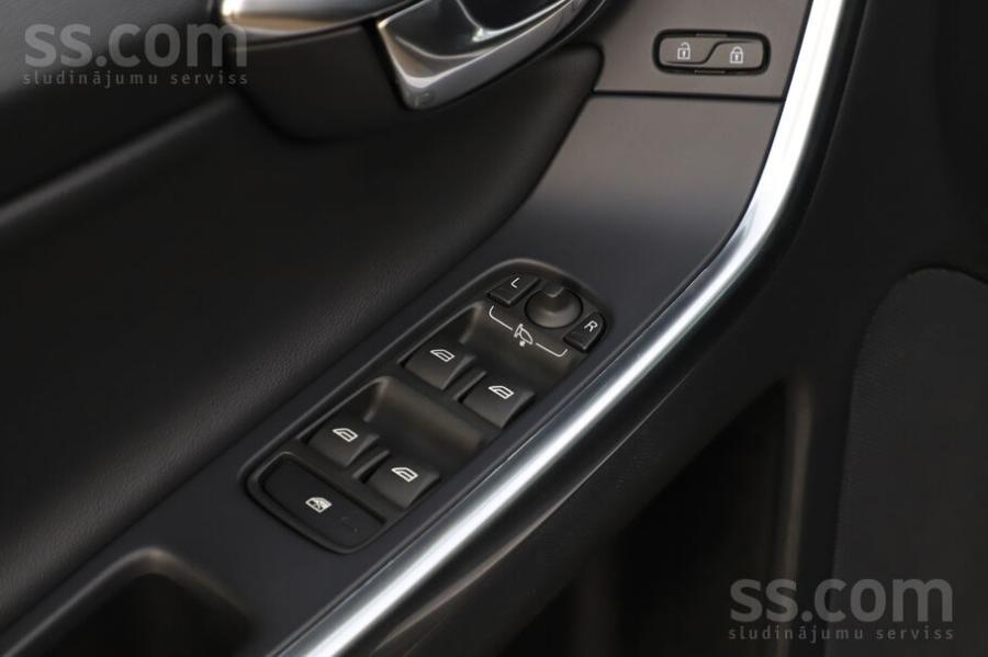 Melns Volvo XC60 2016 Tukums, ar dzinēja tilpumu 2.40 L un nobraukumu 234 tūkst. km par 14900 €, foto 18 vietnē AUTOMOTO.COM.LV