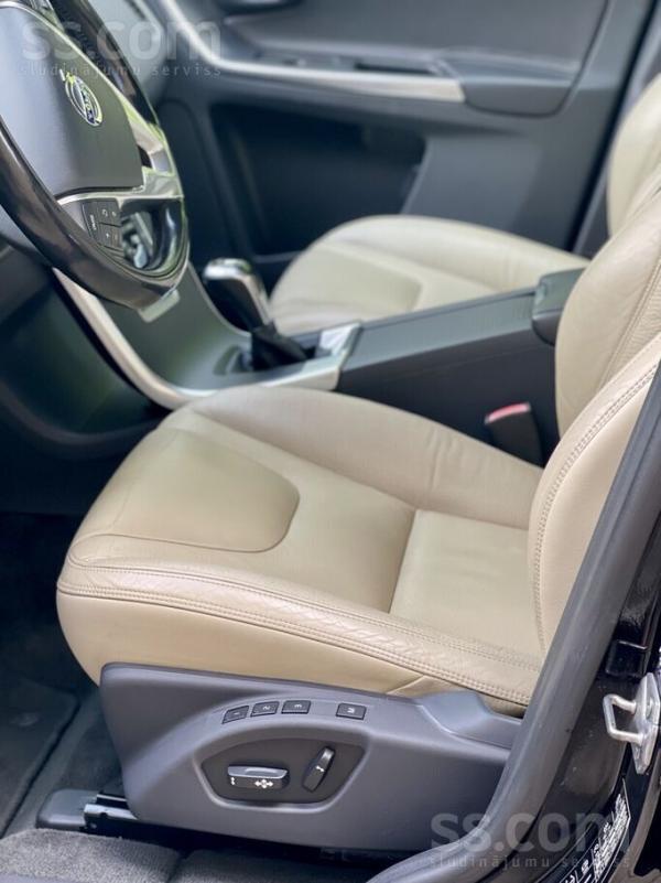 Volvo XC60 2016 Rīga vietnē Melns Volvo XC60 2016 Rīga, ar dzinēja tilpumu 2.00 L un nobraukumu 0 tūkst. km par 14900 €, foto 5 vietnē AUTOMOTO.COM.LV