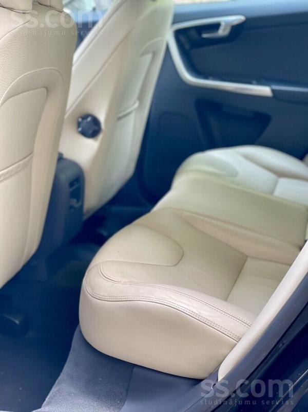 Volvo XC60 2016 Rīga vietnē Melns Volvo XC60 2016 Rīga, ar dzinēja tilpumu 2.00 L un nobraukumu 0 tūkst. km par 14900 €, foto 6 vietnē AUTOMOTO.COM.LV