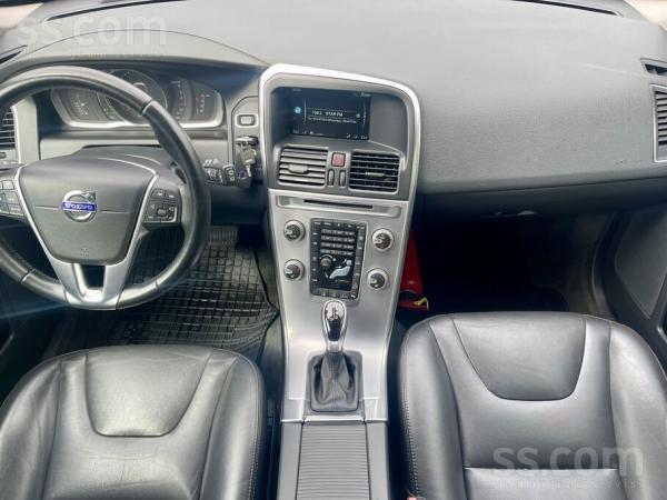 Volvo XC60 2016 Rīga vietnē Melns Volvo XC60 2016 Rīga, ar dzinēja tilpumu 2.40 L un nobraukumu 0 tūkst. km par 13300 €, foto 6 vietnē AUTOMOTO.COM.LV