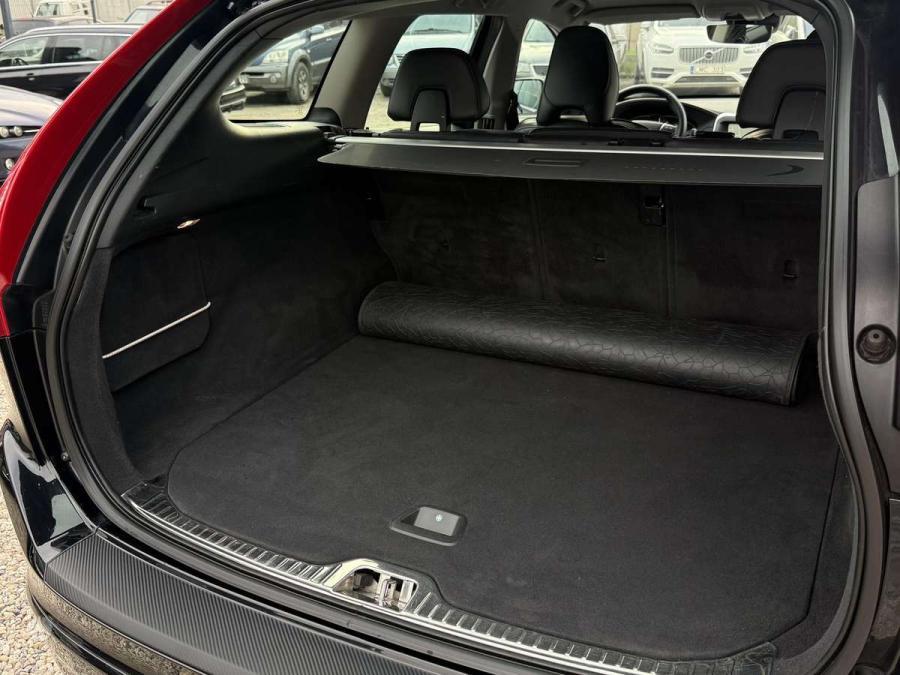 Black Volvo XC60 2016 in Taurage, with an engine capacity of 1.97 L and mileage of 254 thousand km for 9900 €, photo 20 on AUTOMOTO.COM.LV
