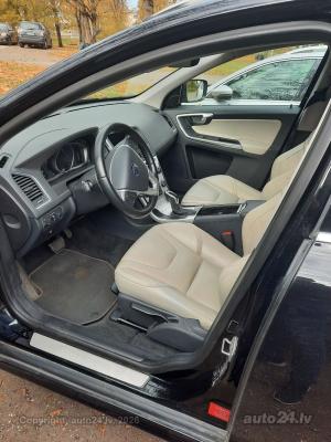 Black Volvo XC60 2016 in Rakvere, with an engine capacity of 2.40 L and mileage of 184 thousand km for 16000 €, photo 8 on AUTOMOTO.COM.LV